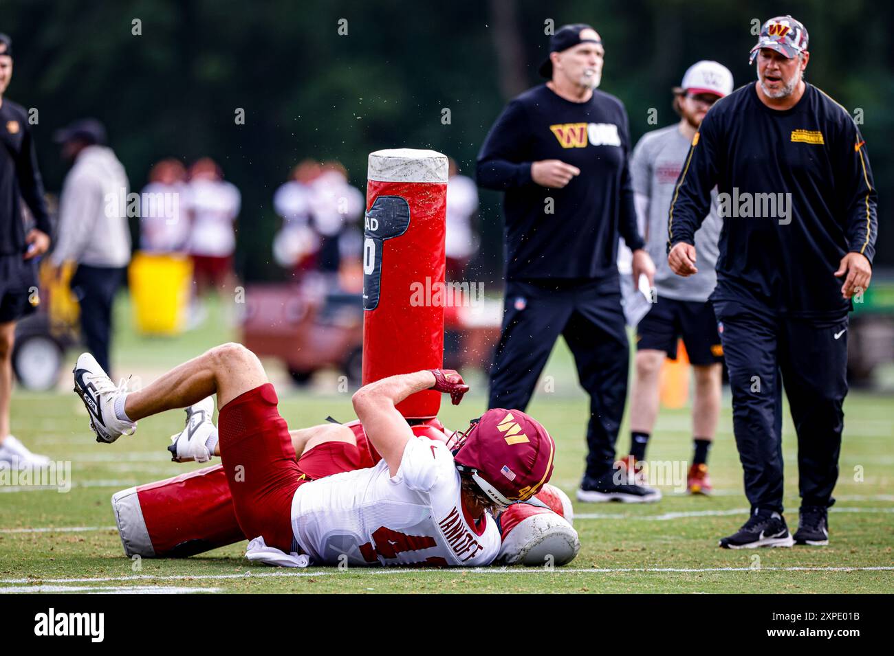 Washington Commanders tide end Colson Yankoff (41) participating in ...