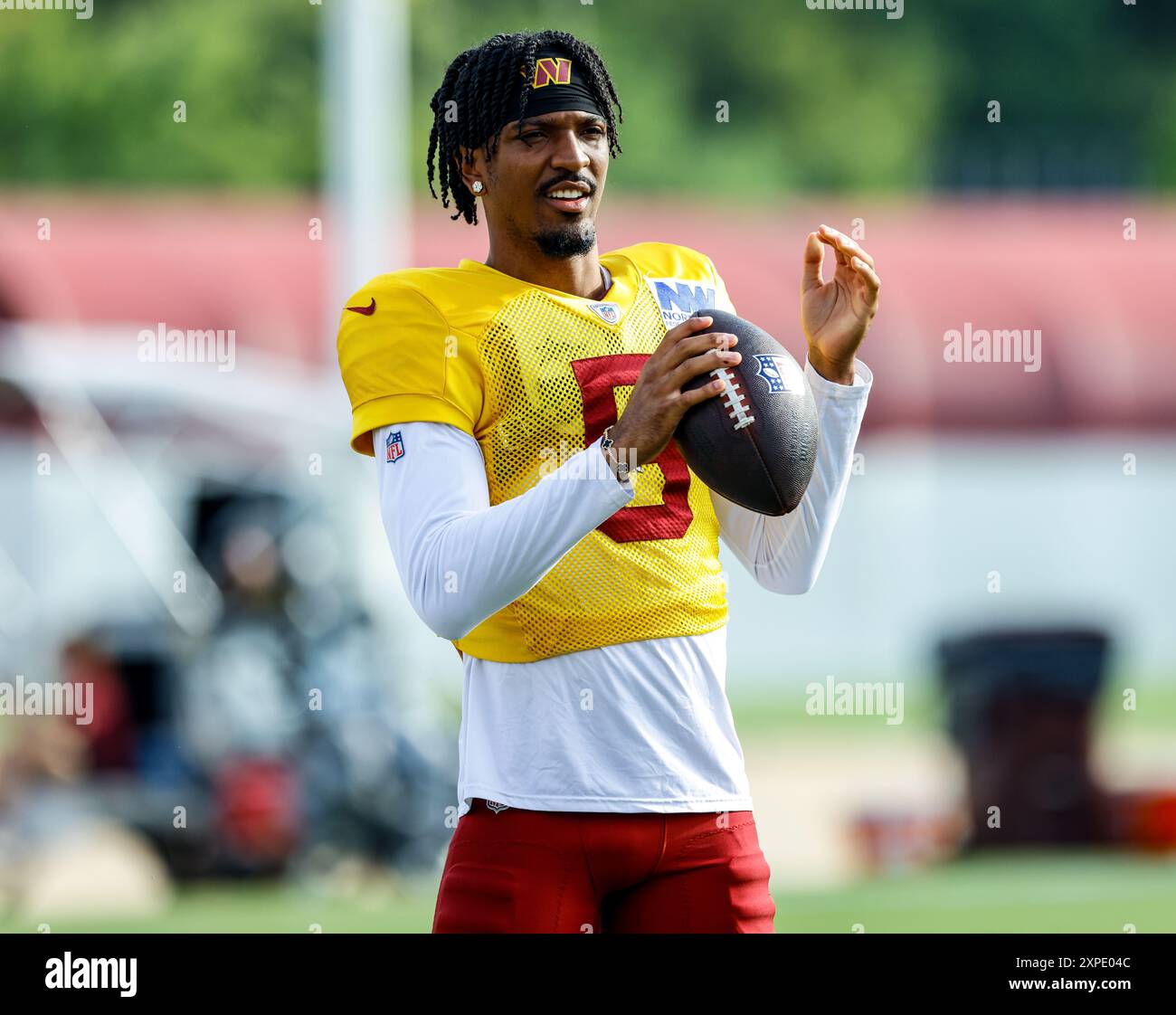 Washington Commanders quarterback Jayden Daniels (5) before the start ...