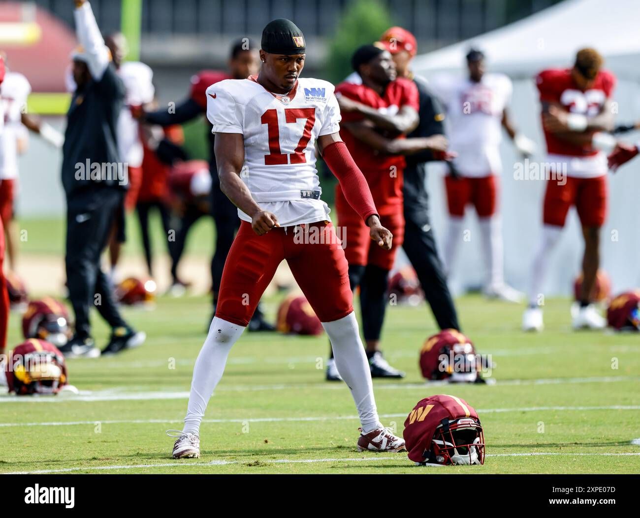 Washington Commanders wide receiver Terry McLaurin (17) stretching ...