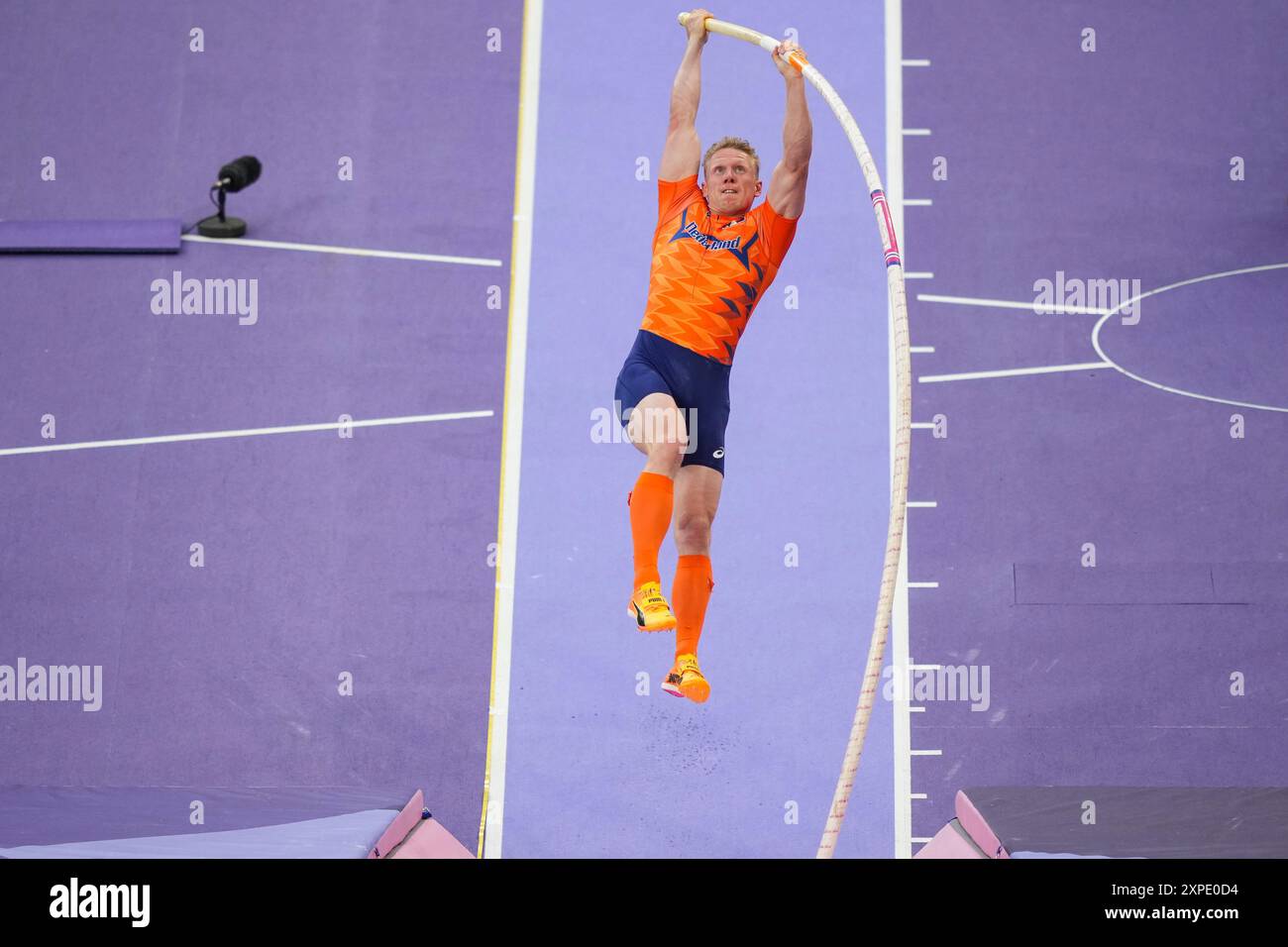 Menno Vloon of the Netherlands competes in the Men's Pole Vault Final ...