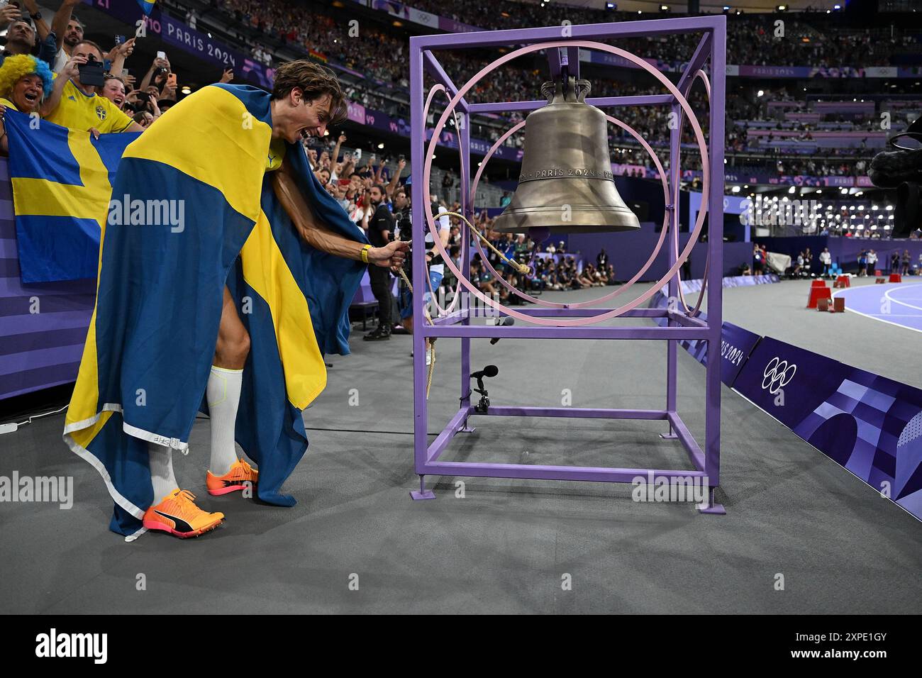 Paris, France. 5th Aug, 2024. Armand Duplantis of Sweden celebrates ...