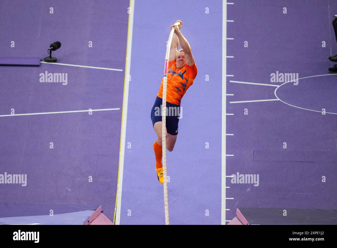 Menno Vloon of the Netherlands competes in the Men's Pole Vault Final ...