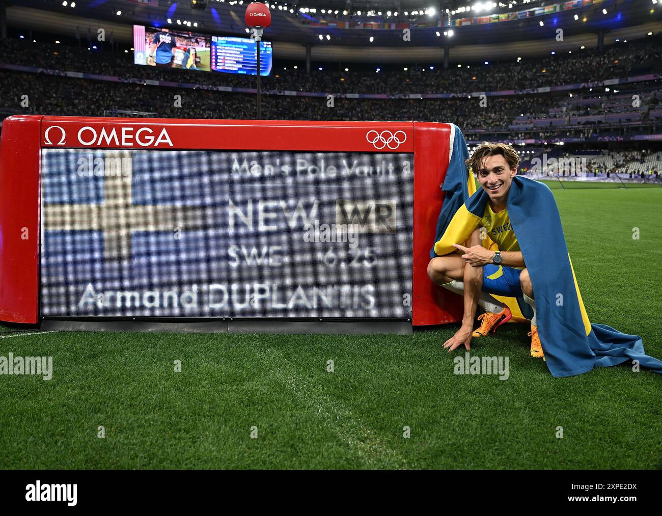 Paris, France. 5th Aug, 2024. Armand Duplantis of Sweden poses with his ...