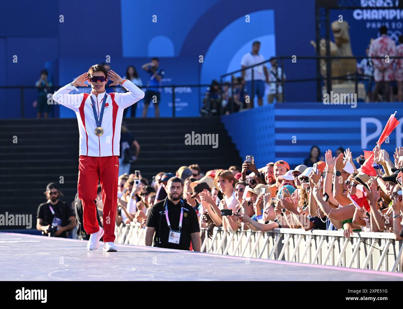 Paris, France. 5th Aug, 2024. Chinese diver Long Daoyi, took victory in ...