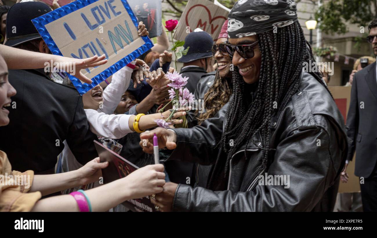 GIRL YOU KNOW IT'S TRUE, center, from left: Elan Ben Ali as Fabrice ...
