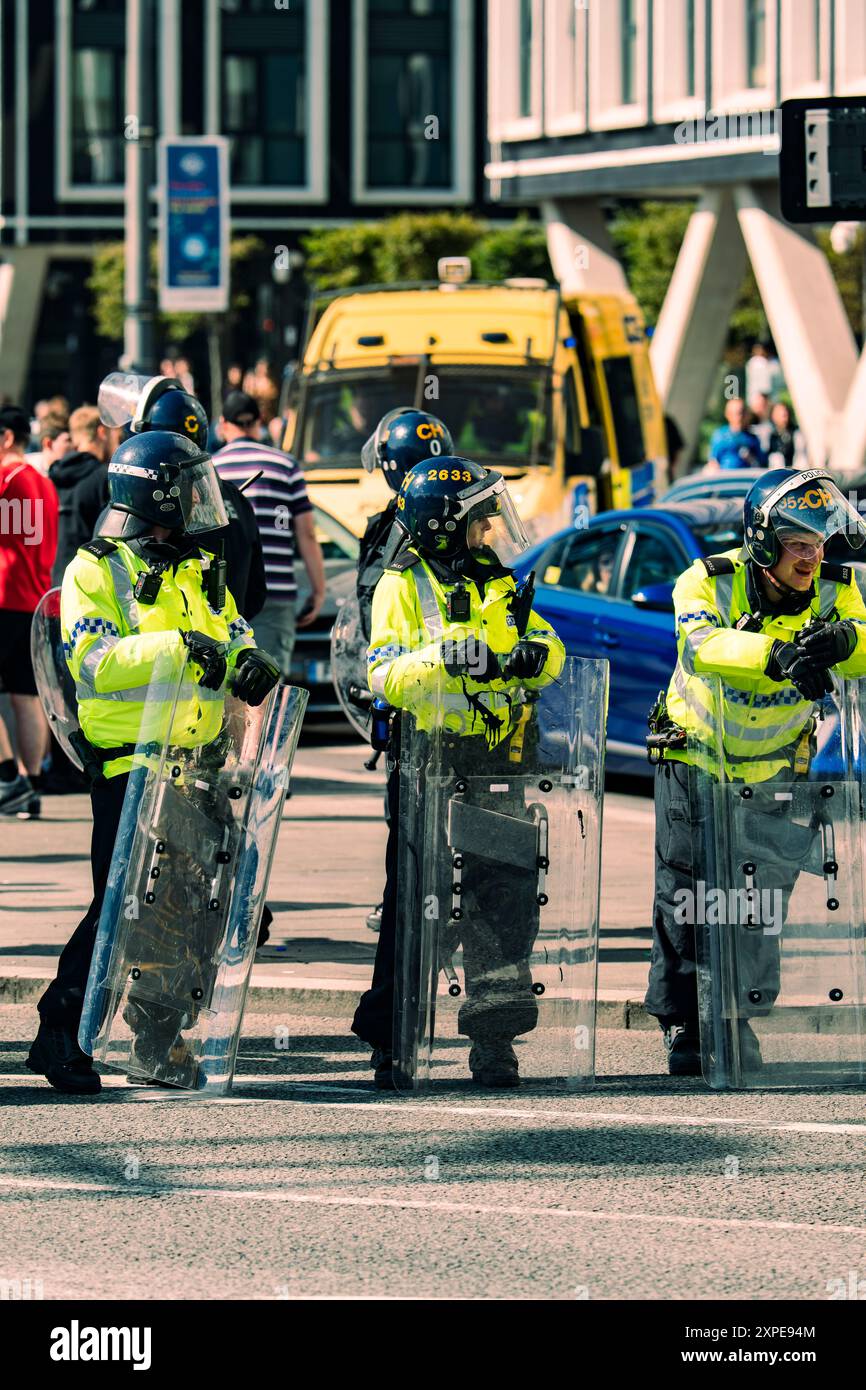 Riot Police in Liverpool during the 'save the children' fascist march ...