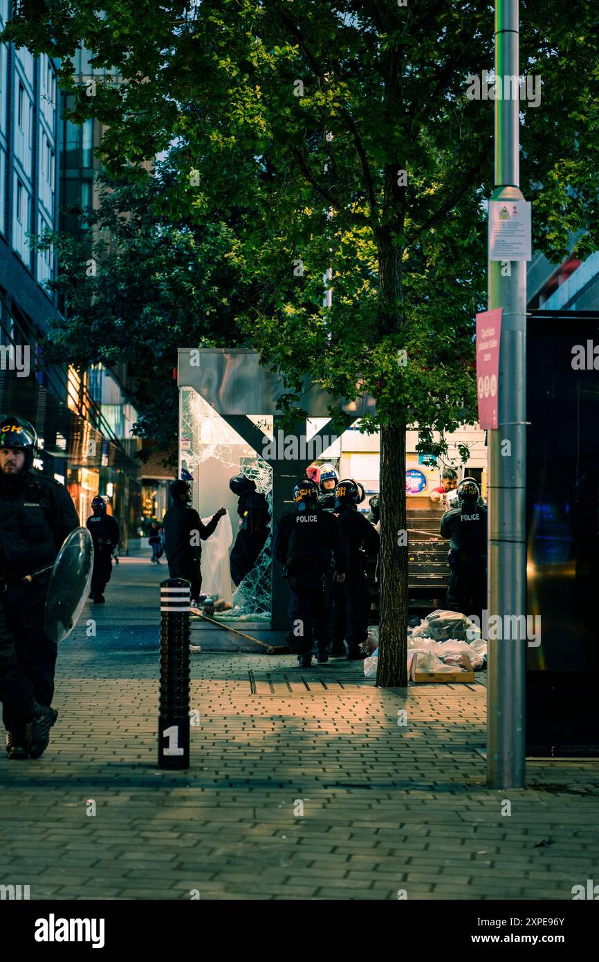 Uk riots 2024 looting hi-res stock photography and images - Alamy