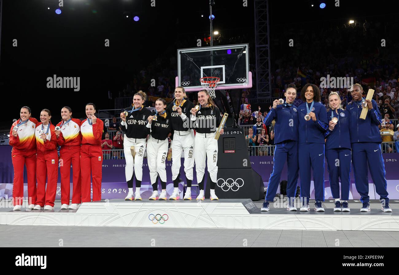 Paris, France. 5th Aug, 2024. Gold medalists team Germany (C), silver medalists team Spain (L ...