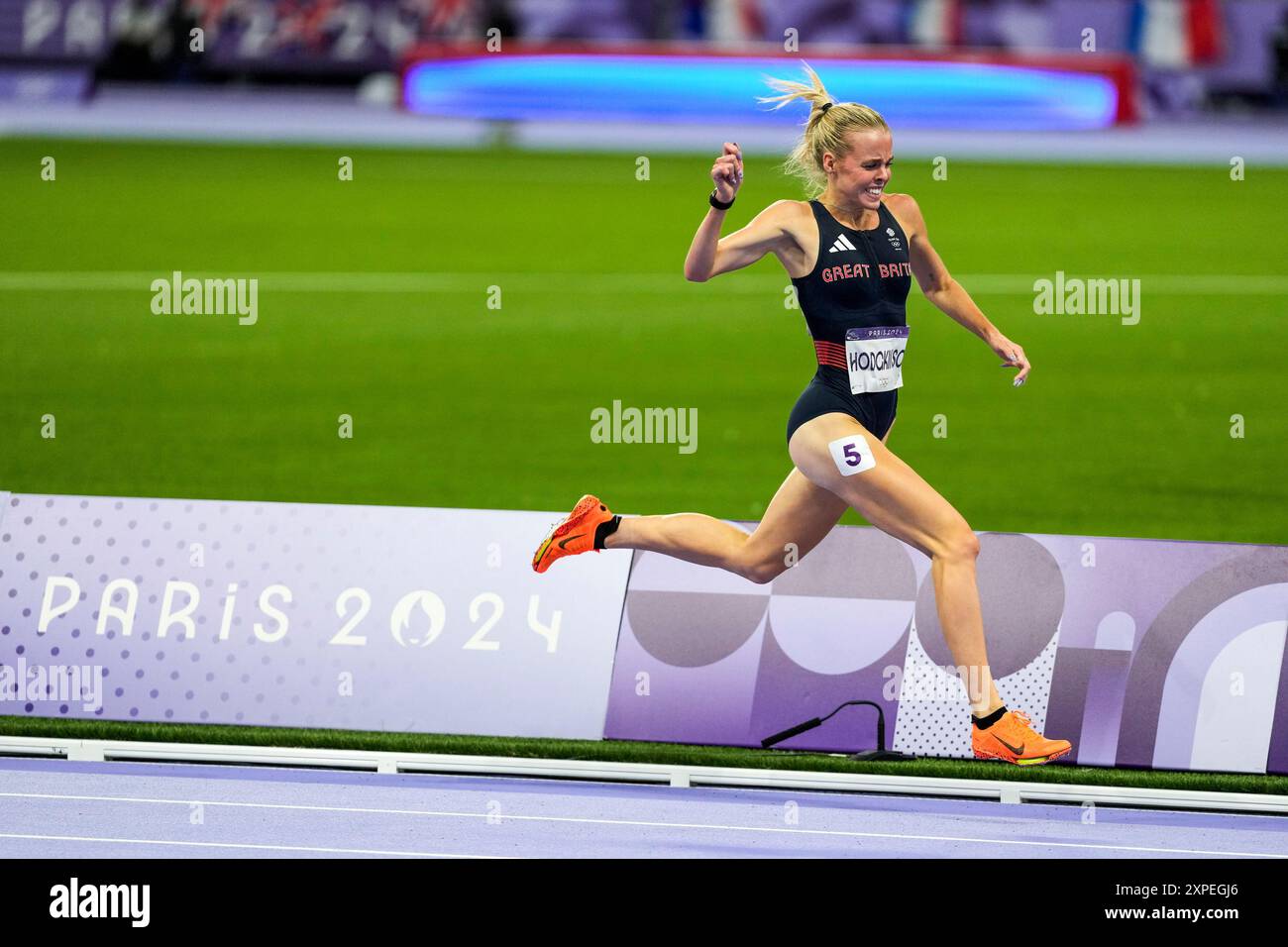 Paris, France. 05th Aug, 2024. Keely Hodgkinson of Great Britain runs ...