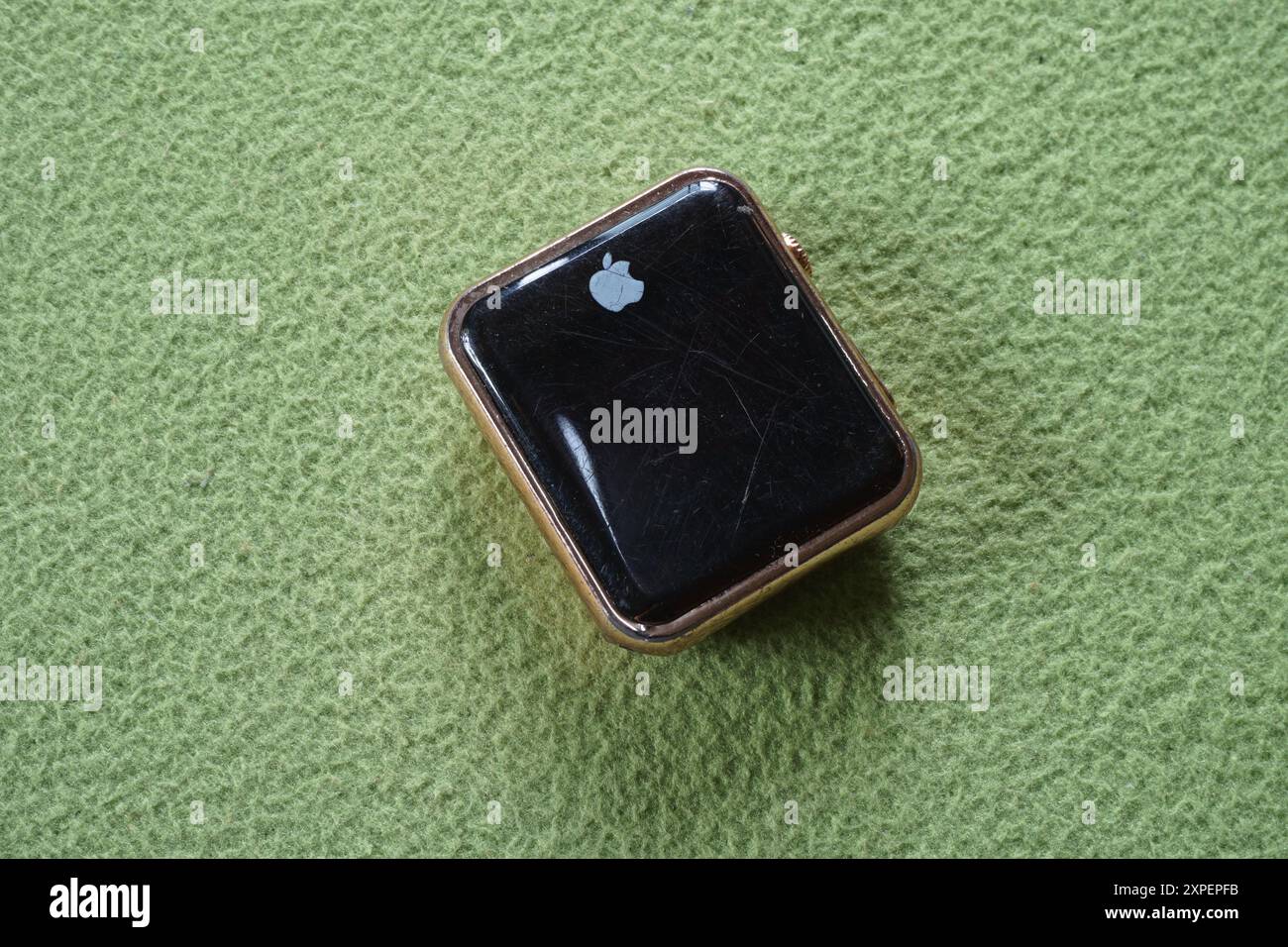 Fake apple smartwatch hi-res stock photography and images - Alamy