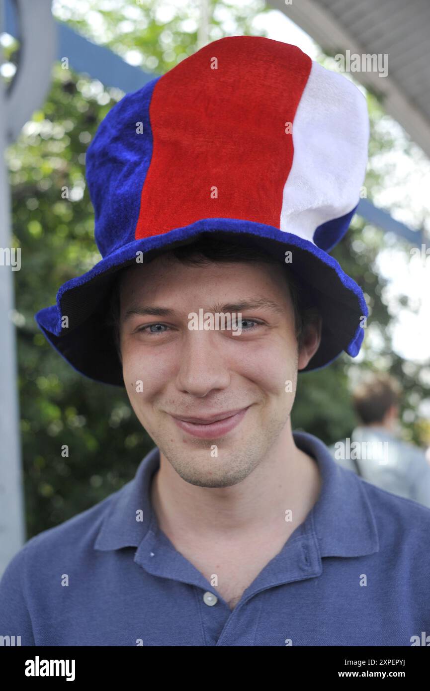 FRANCE. PARIS (75) 19TH ARRONDISSEMENT. PARC DE LA VILLETTE. YOUNG ...