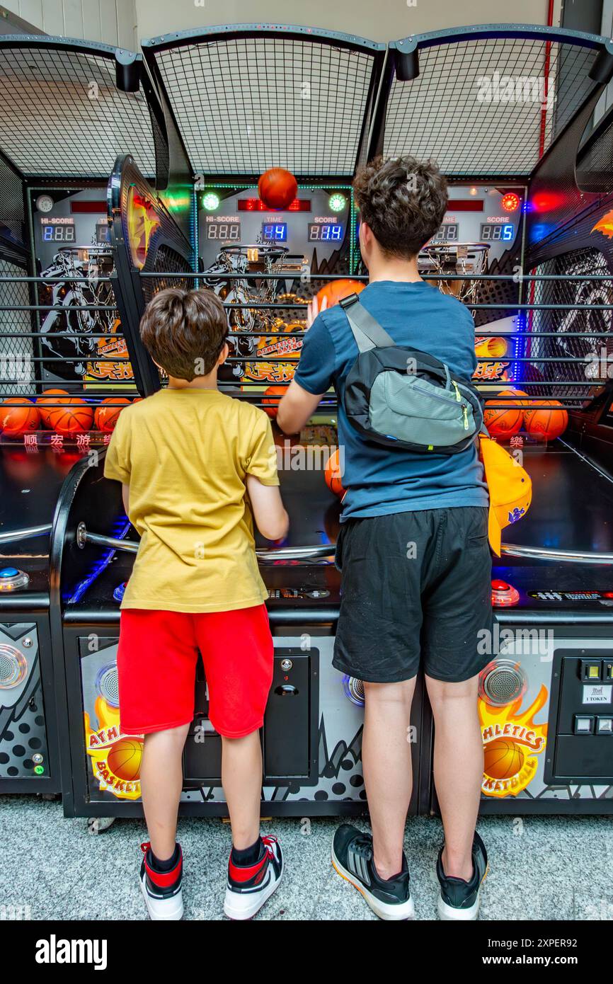 Teenagers shooting arcade game hi-res stock photography and images - Alamy
