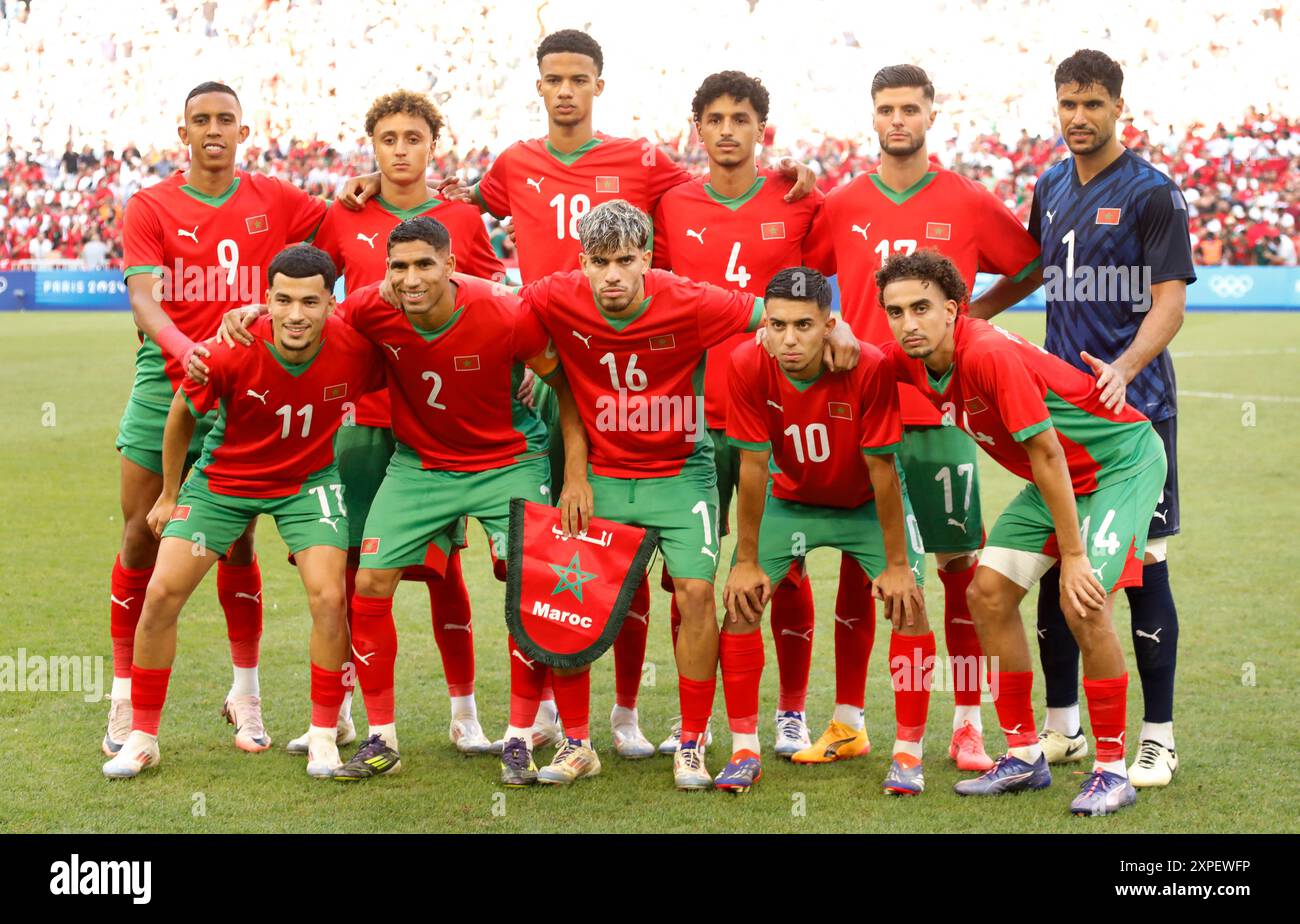 Morocco's teammates pose ahead of the men's semi-final football match ...
