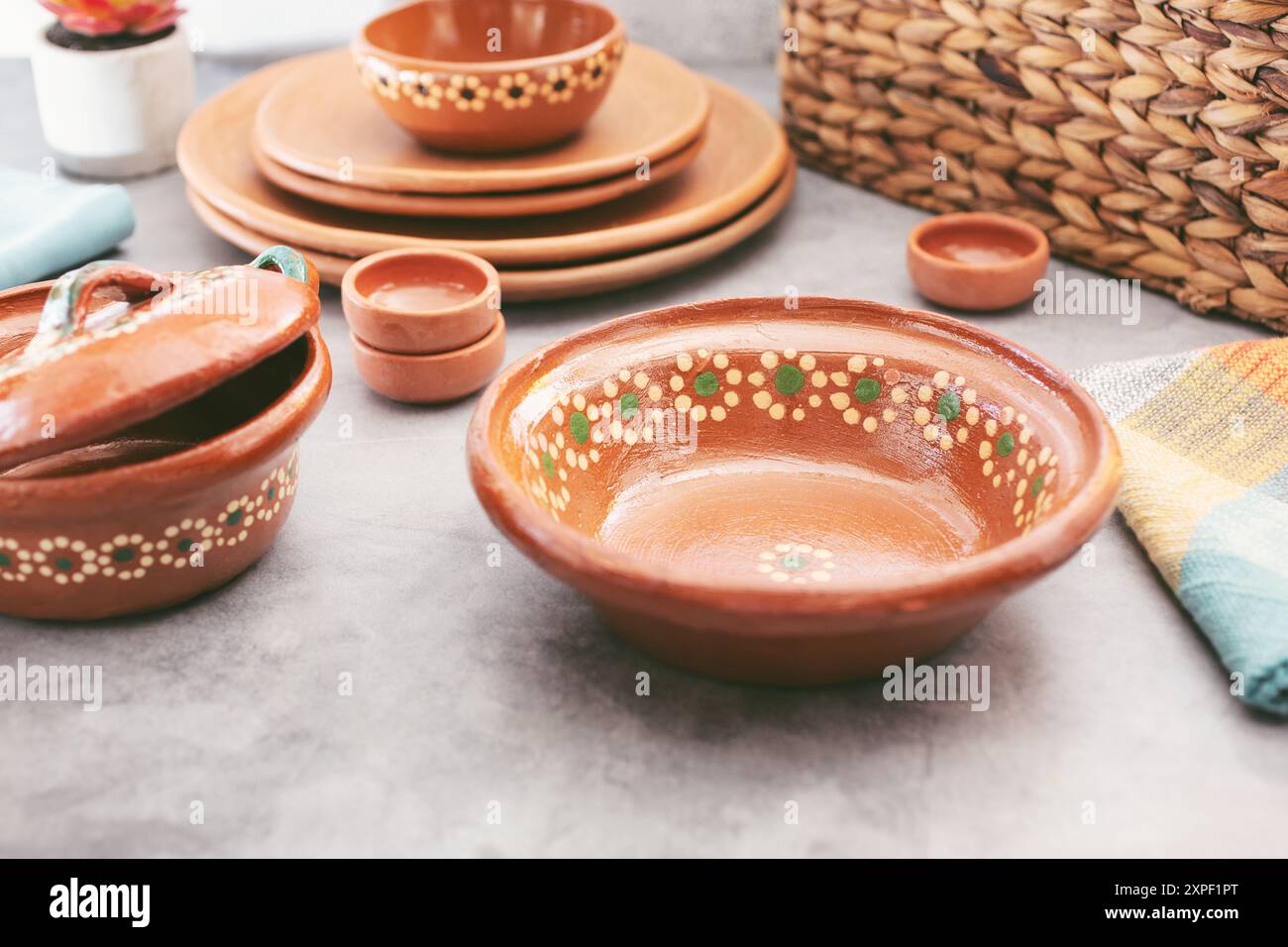 Traditional mexican cookware hi-res stock photography and images - Alamy