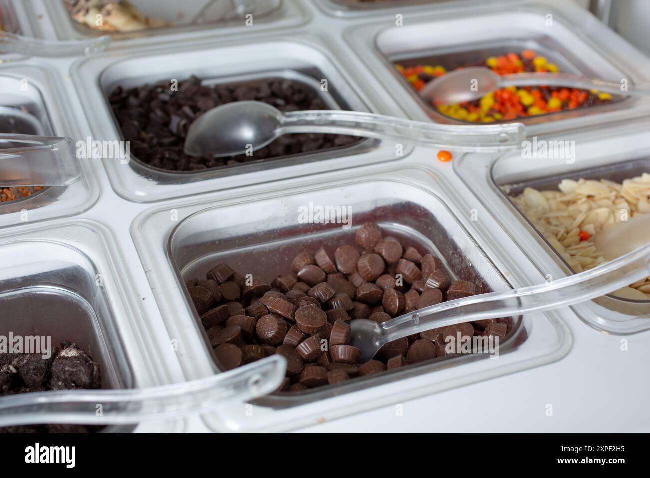 Full size candy bar hi-res stock photography and images - Alamy