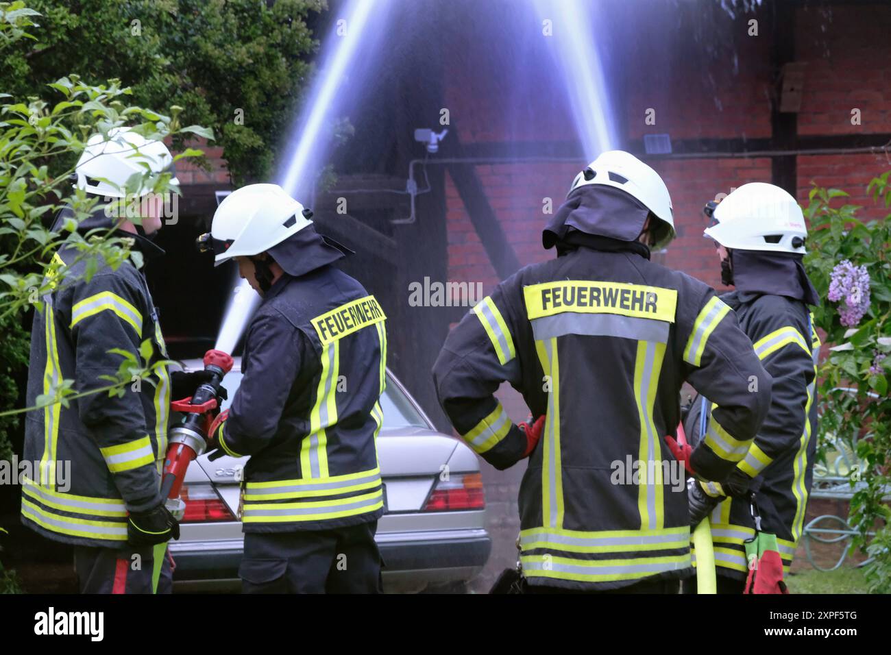 Feuerwehr-Blaulicht Feuerwehr in verschiedenen Bildern und Aktionen in ...