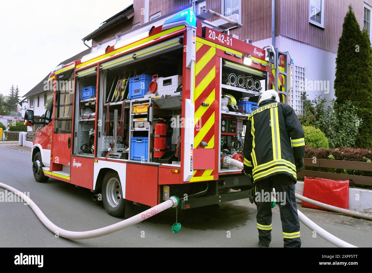 Feuerwehr-Blaulicht Feuerwehr in verschiedenen Bildern und Aktionen in ...