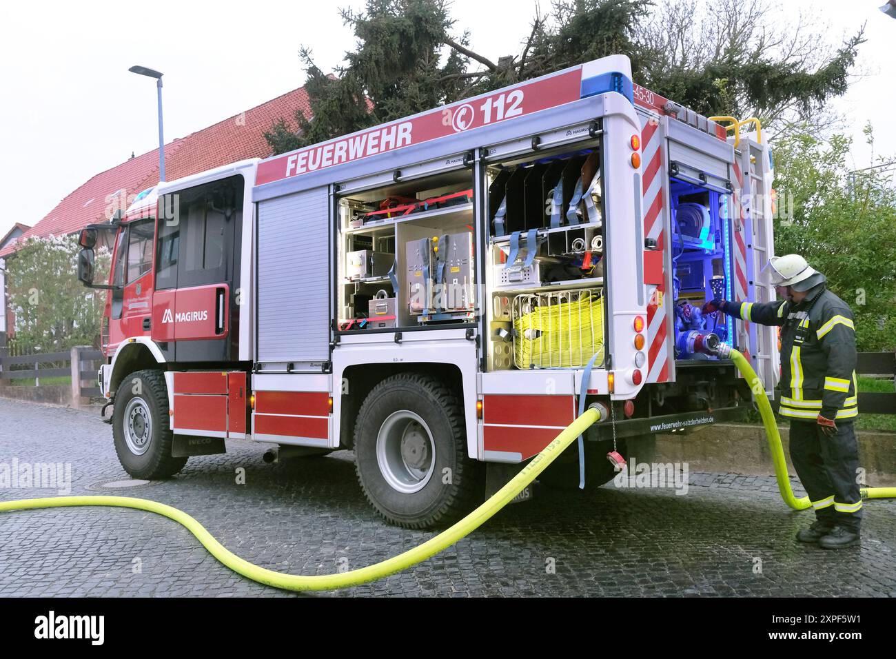 Feuerwehr-Blaulicht Feuerwehr in verschiedenen Bildern und Aktionen in ...