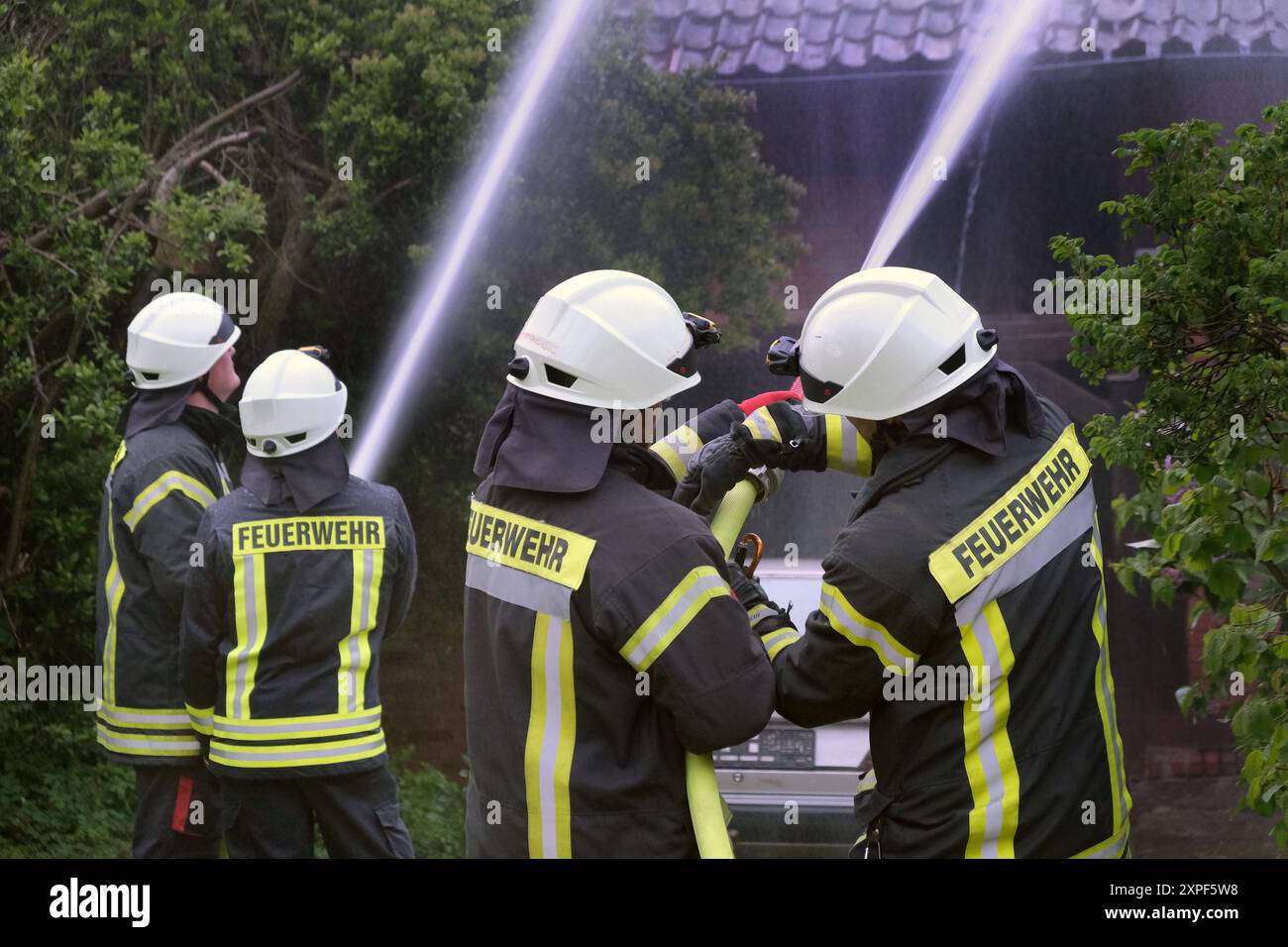 Feuerwehr-Blaulicht Feuerwehr in verschiedenen Bildern und Aktionen in ...
