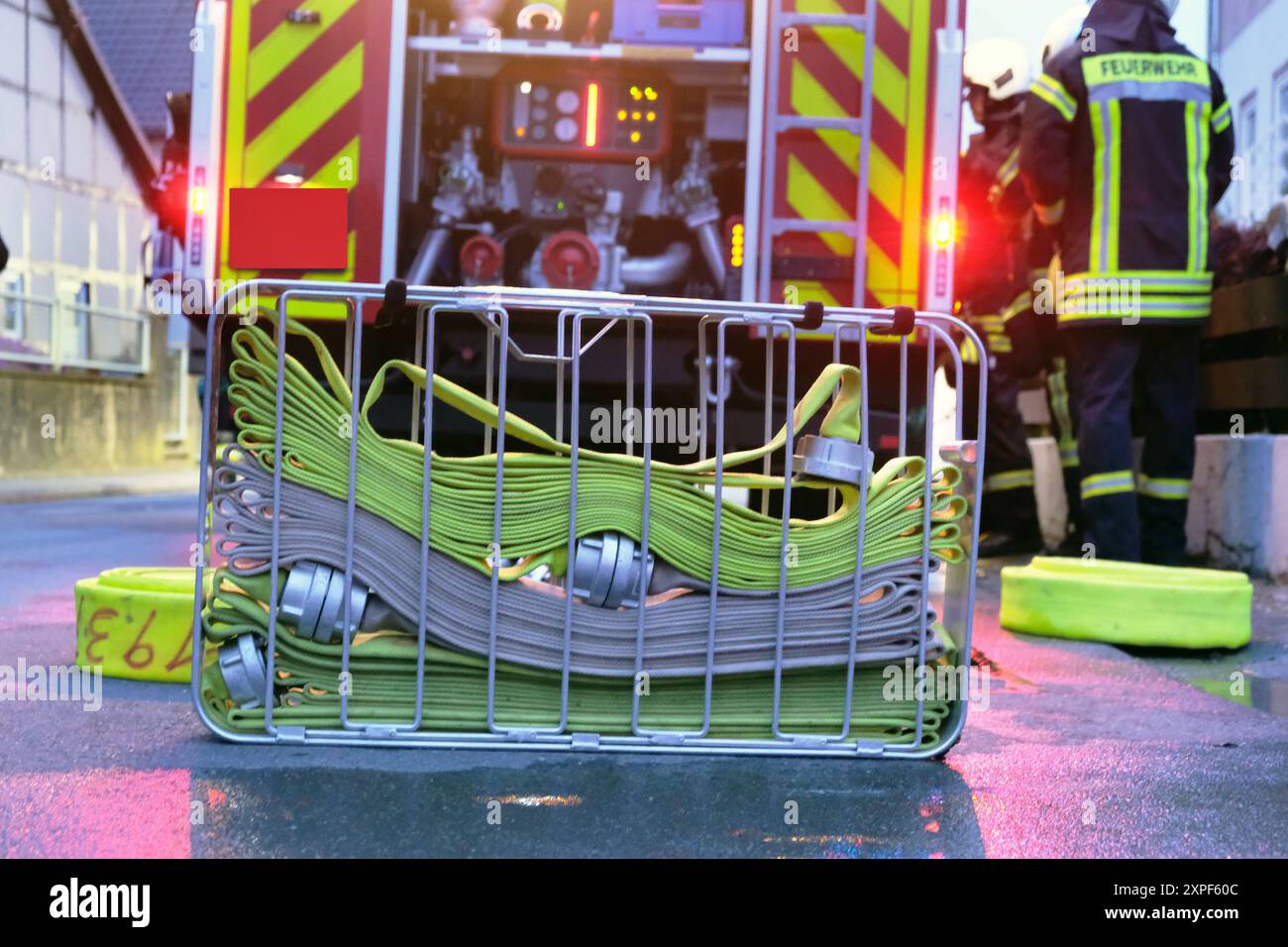 Feuerwehr-Blaulicht Feuerwehr in verschiedenen Bildern und Aktionen in ...