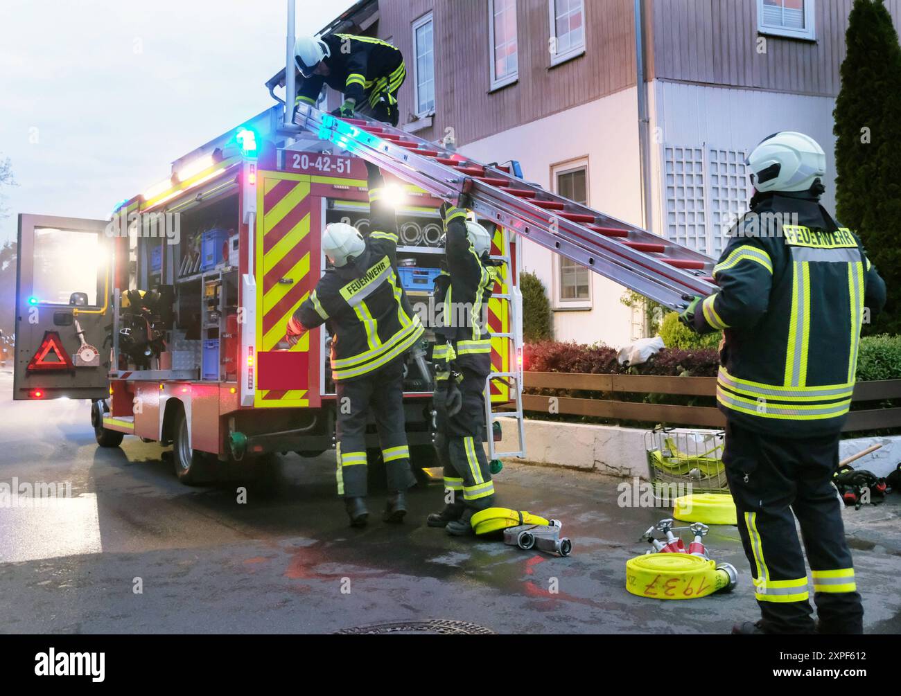 Feuerwehr-Blaulicht Feuerwehr in verschiedenen Bildern und Aktionen in ...