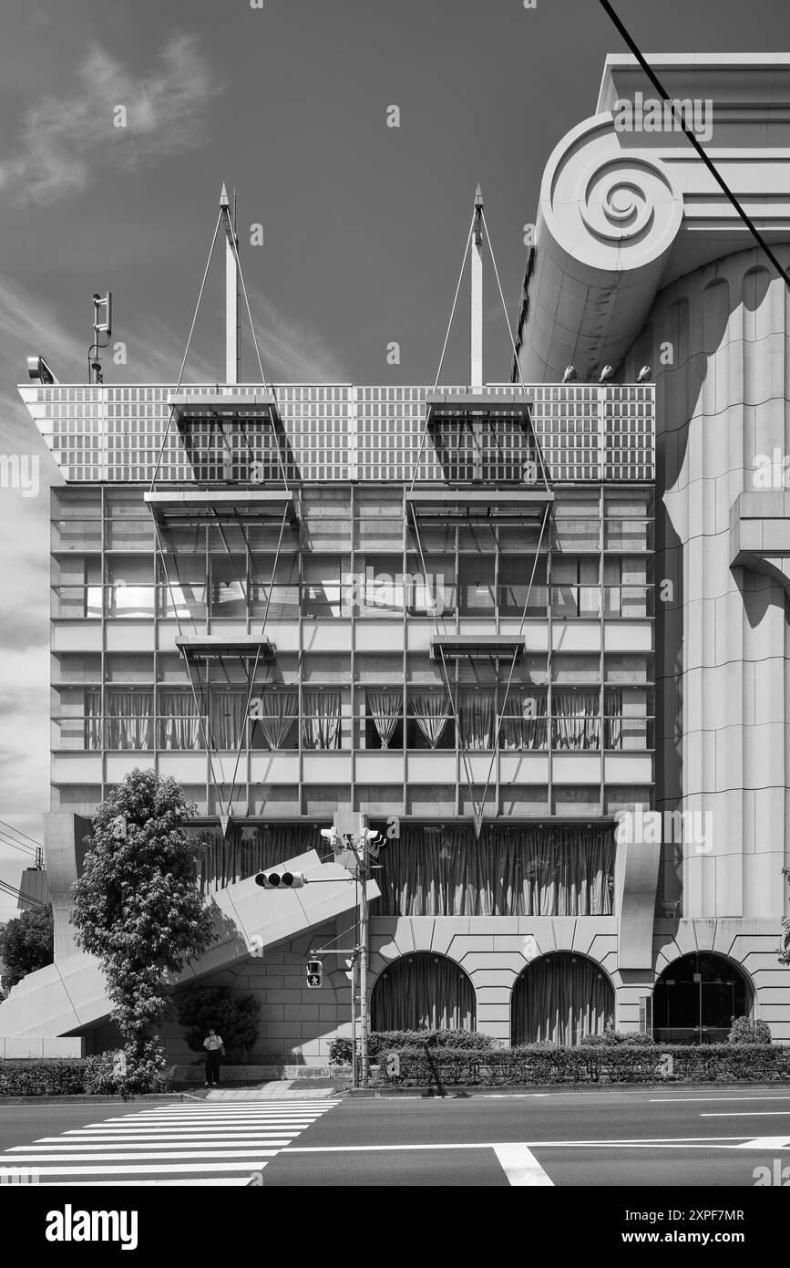 M2 Building, designed by Kuma Kengo, 1991; Setagaya, Tokyo, Japan Stock ...