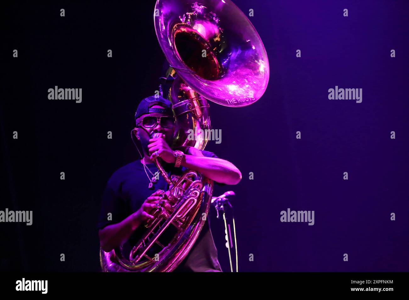 The roots band with sousaphone hi-res stock photography and images - Alamy