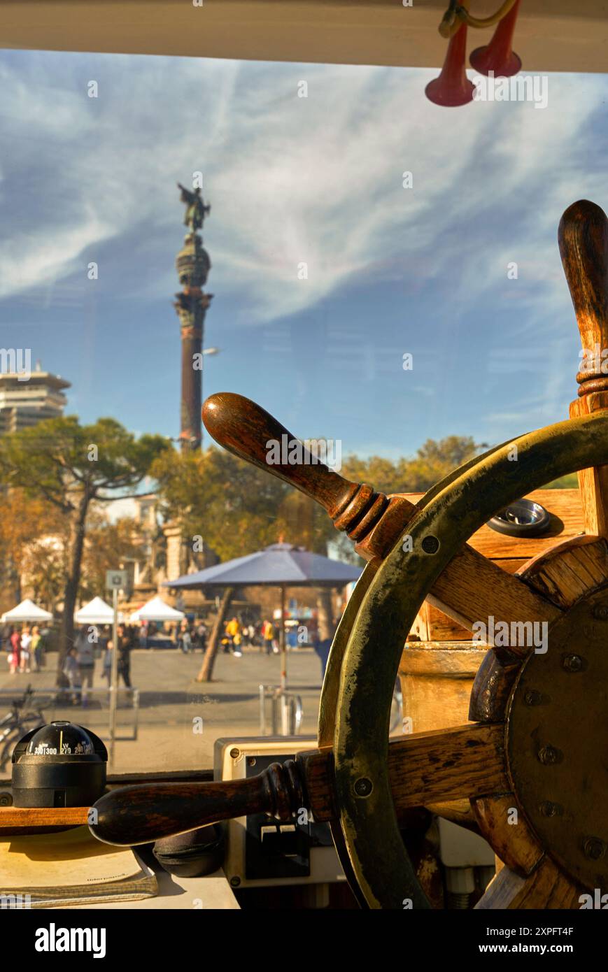 View on Christopher Columbus monument in Barcelona Stock Photo - Alamy