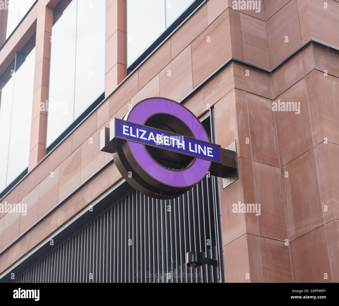 Elizabeth line sign hi-res stock photography and images - Alamy