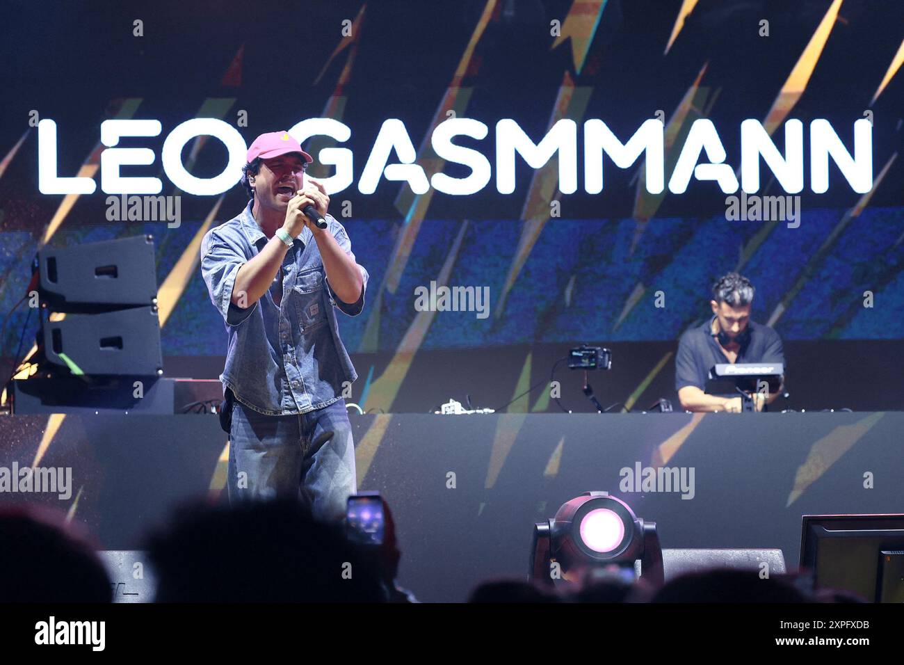 in the photo Leo Gasmann Stock Photo - Alamy