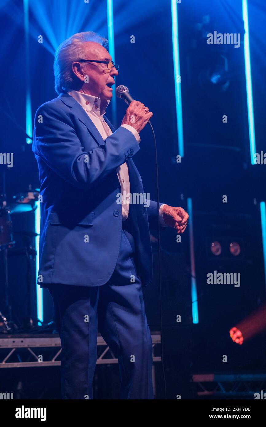 Uk singer tony hi-res stock photography and images - Alamy