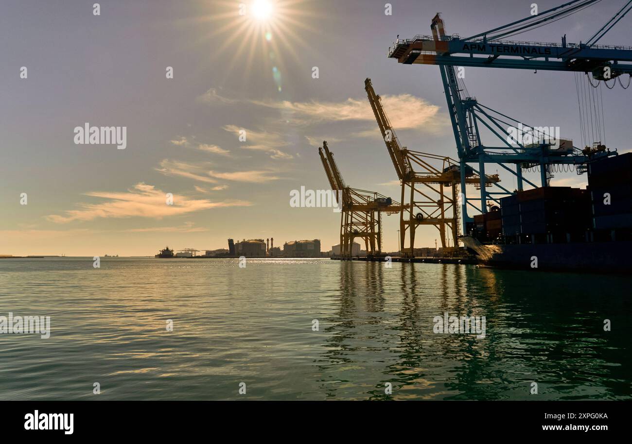 Container ship port of barcelona hi-res stock photography and images ...