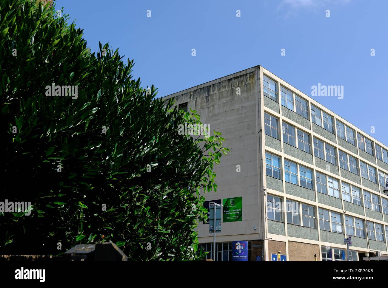 Bland office block architecture example Stock Photo - Alamy