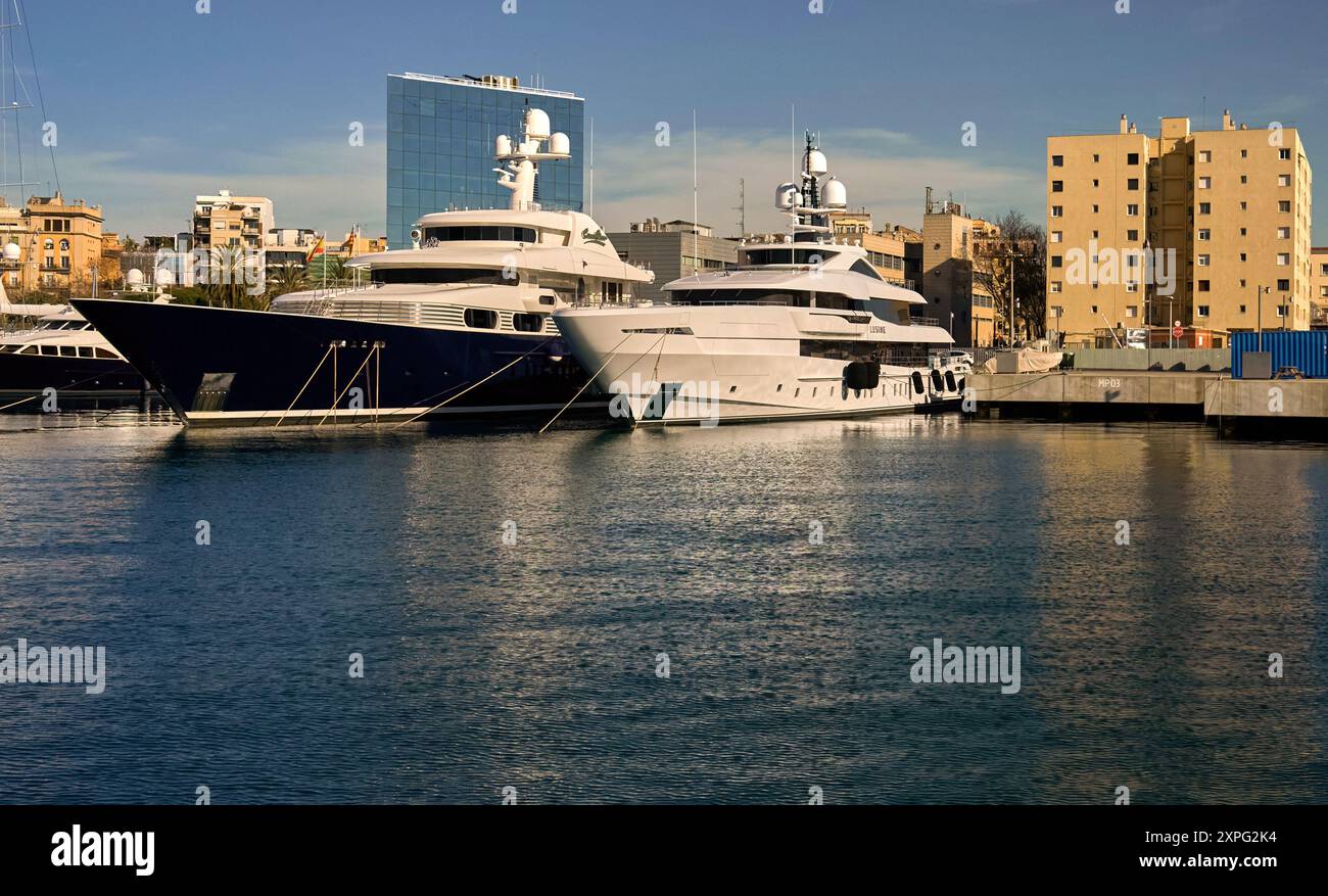 View modern sea port hi-res stock photography and images - Alamy