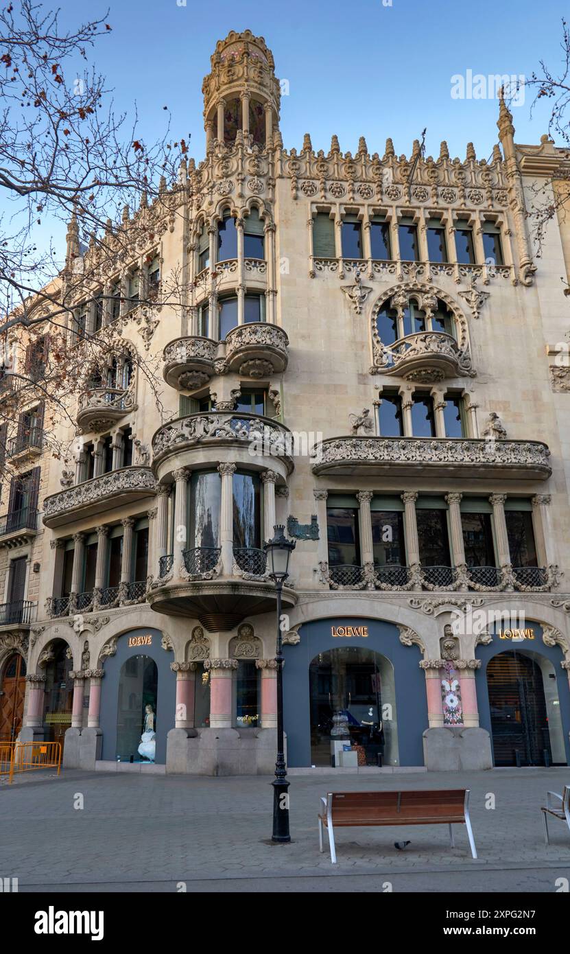 Barcelona historic city center hi-res stock photography and images - Alamy