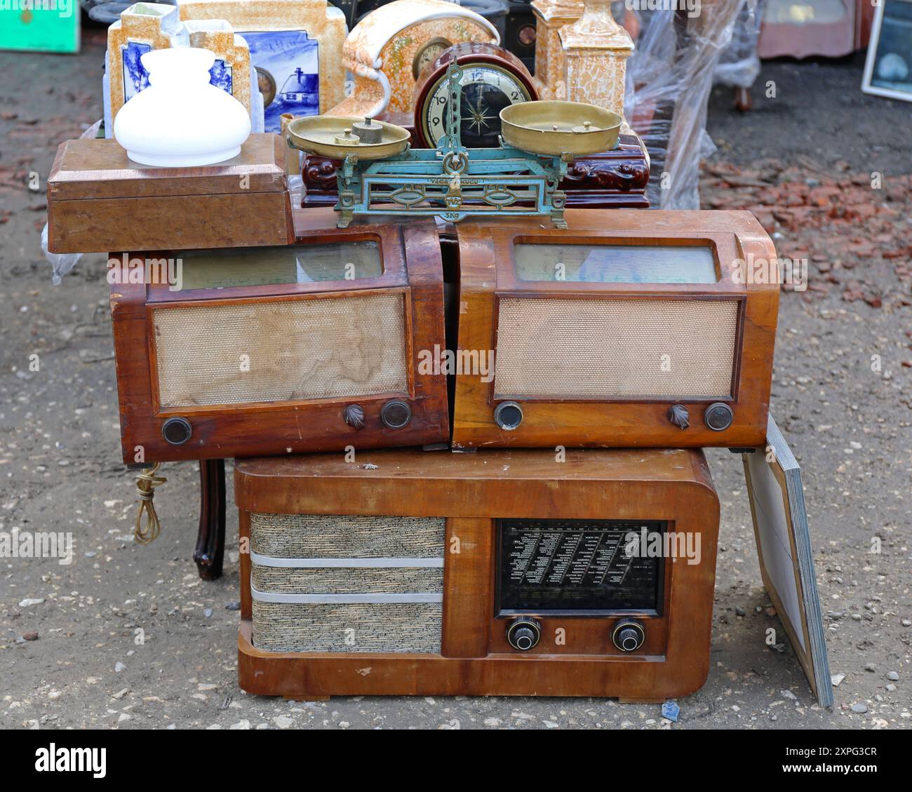Pancevo, Serbia - April 19, 2015: Vintage Classic Radio Receiver Scales ...