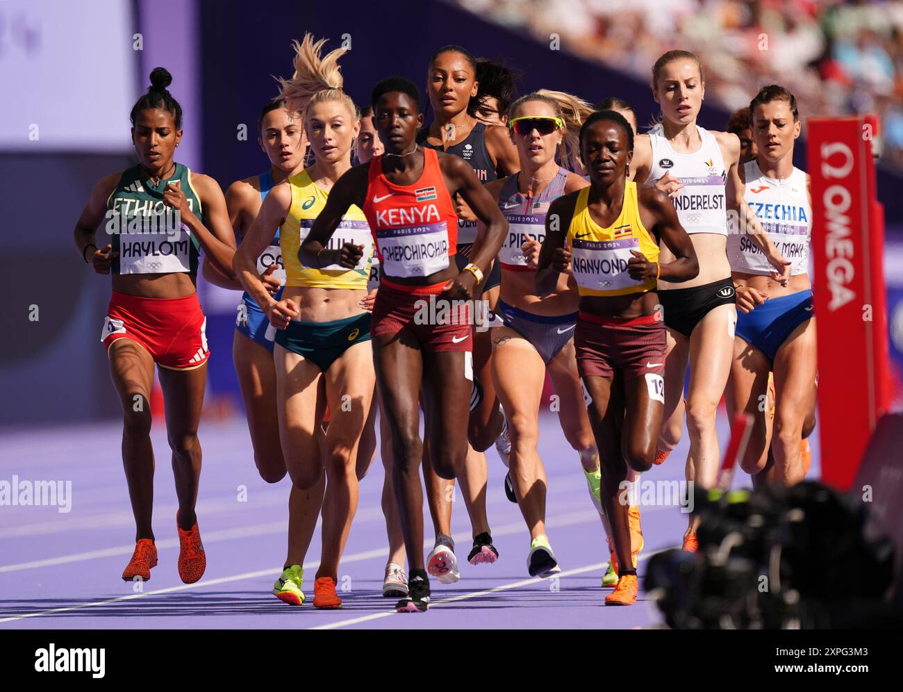 Great Britain's Revee Walcott-Nolan (middle of group) in action during ...