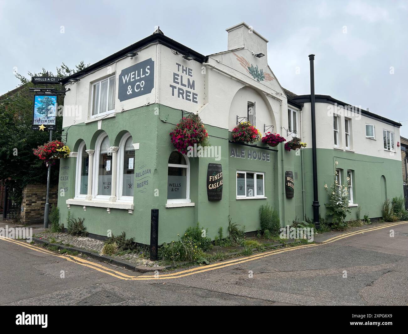 The Elm Tree public house in Cambridge, Cambridgeshire, England Stock ...