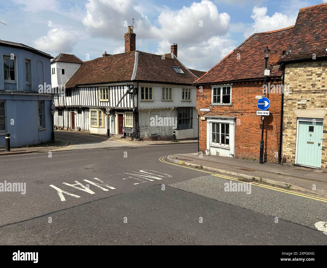 Colourful period houses on Castle Street, Saffron Walden, Essex ...