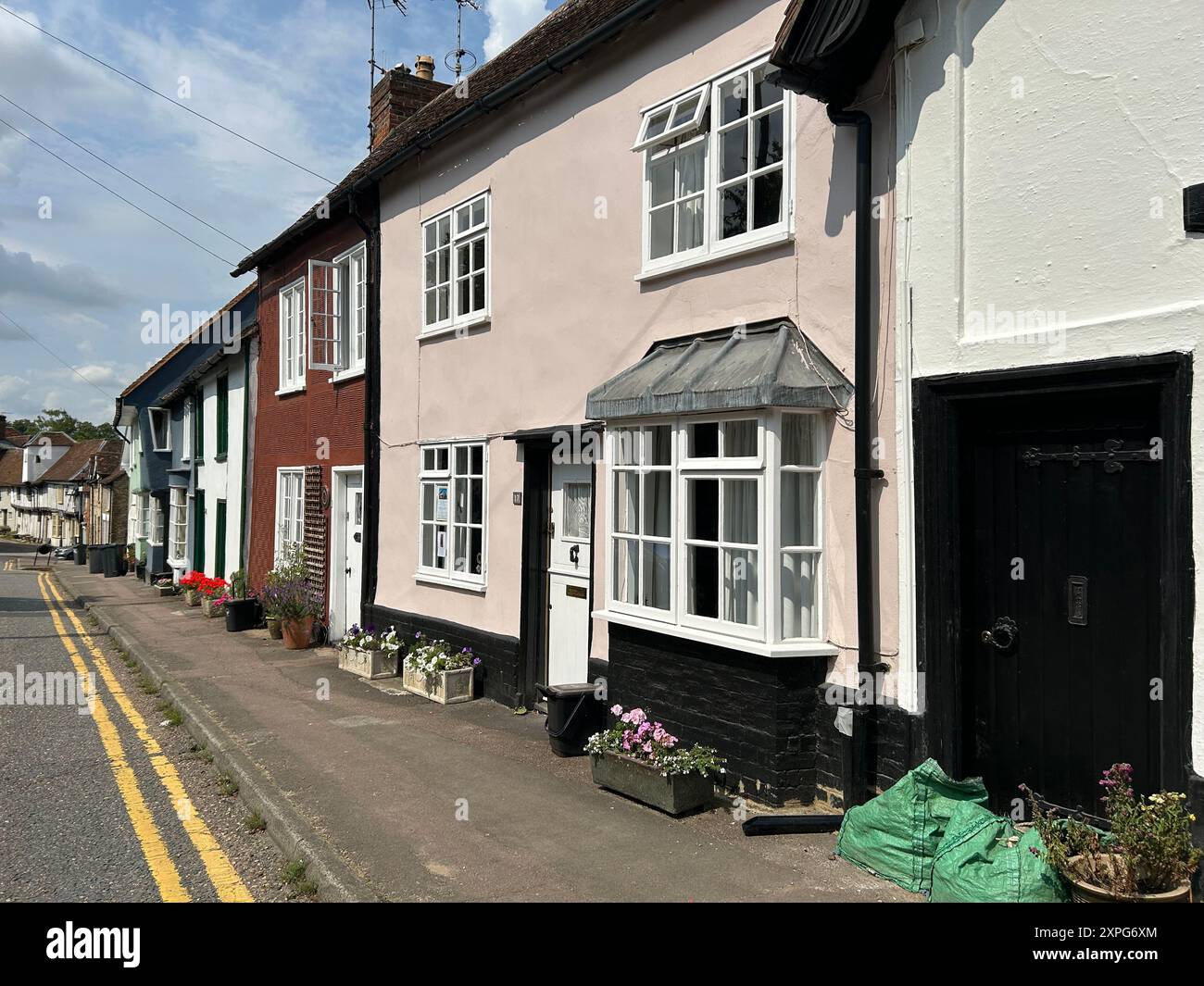 Colourful period houses on Castle Street, Saffron Walden, Essex ...