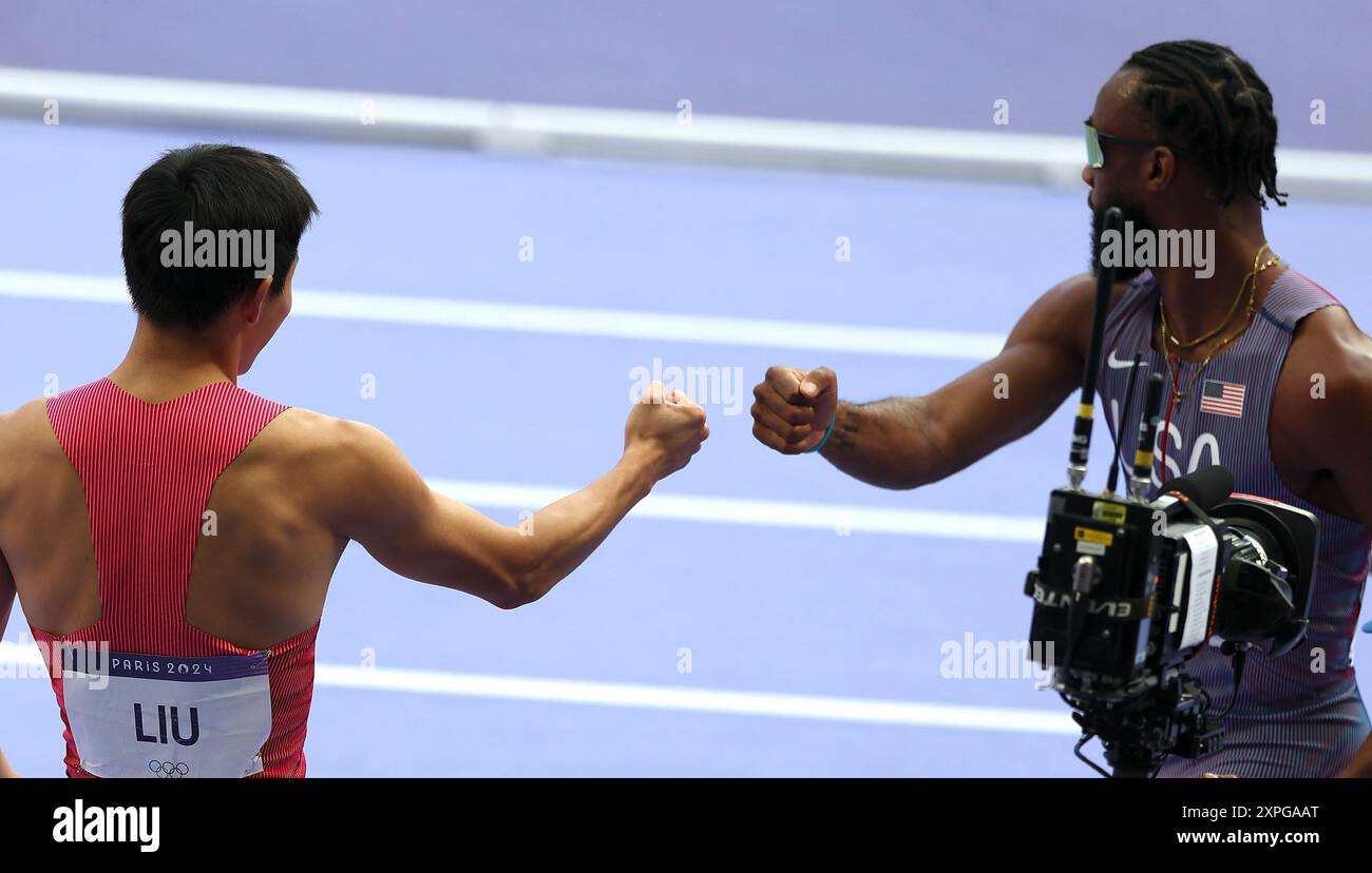 Paris, France. 6th Aug, 2024. Liu Junxi (L) of China reacts with ...