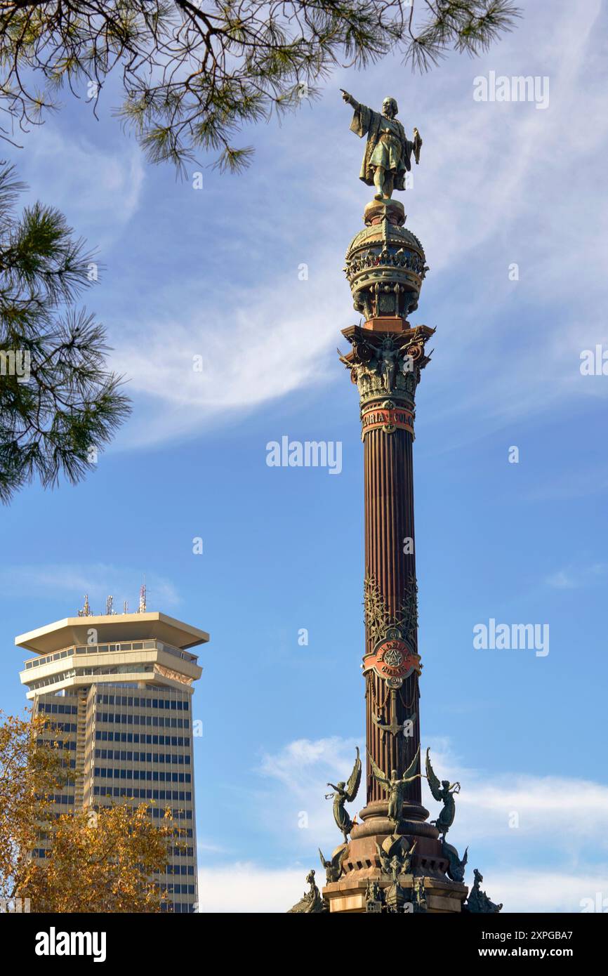 View on Christopher Columbus monument in Barcelona Stock Photo - Alamy