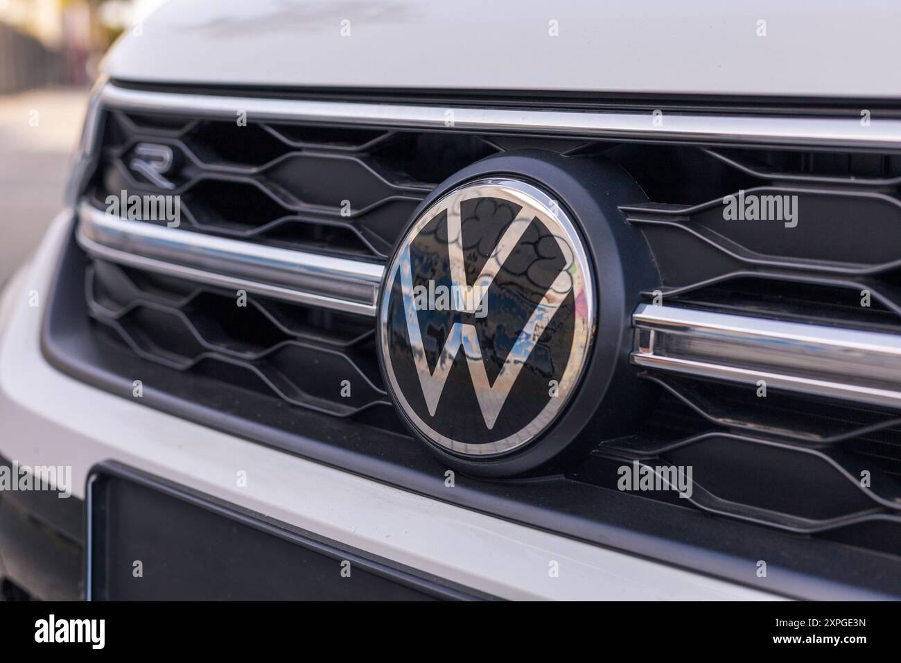 Vw logo sign volkswagen hi-res stock photography and images - Alamy
