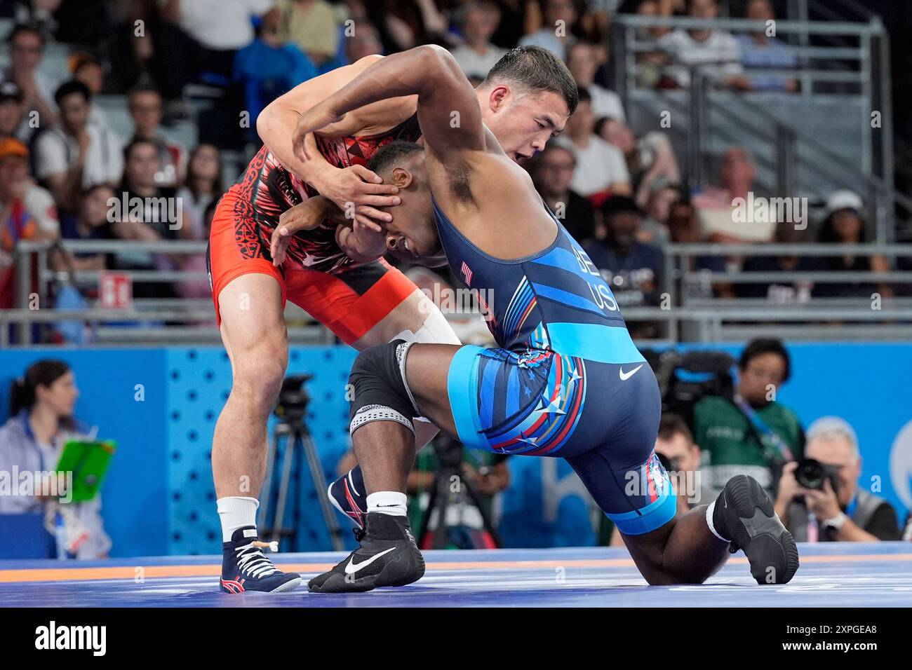 Kyrgyzstan's Akzhol Makhmudov and United State's Kamal Bey, right ...