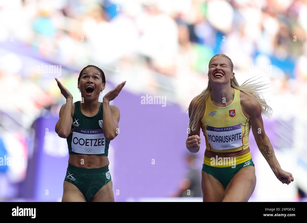 Paris, France. 6th Aug, 2024. Miranda Charlene Coetzee (L) of South ...