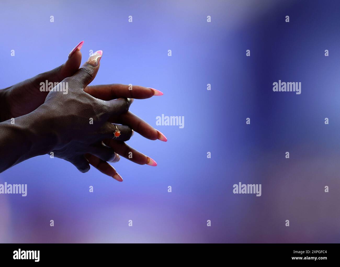 Paris, France. 6th Aug, 2024. Victoria Ohuruogu of Britain reacts ...