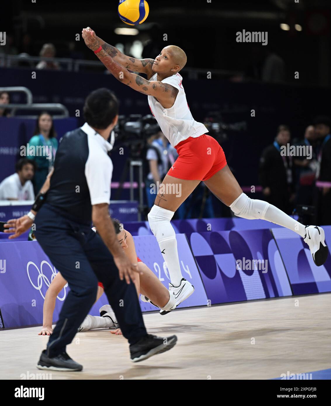 Paris, France. 6th Aug, 2024. Melissa Teresa Vargas of T¨¹rkiye saves ...