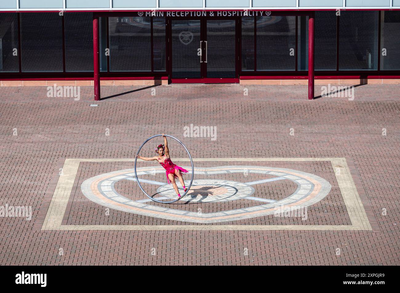Edinburgh, Scotland, UK. 06th Aug, 2024. Cyr Wheel artist, Laura ...