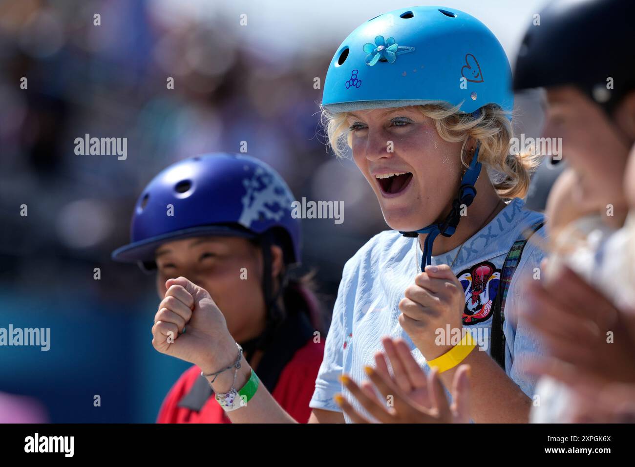 Bryce Wettstein of the United States, center, reacts during the women's ...