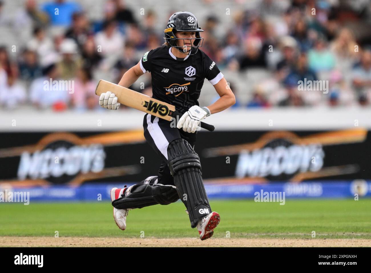 Eve Jones of Manchester Orignals sets off for a run during the The ...